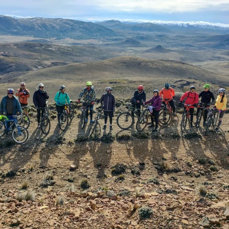 Pedaleando por la estepa, el grupo que recorre los más increíbles ...