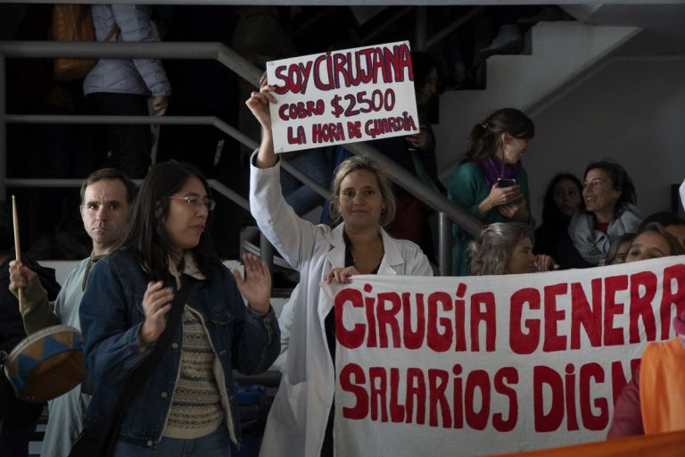 Trabajadores de Salud iniciaron un paro por tiempo indeterminado ...