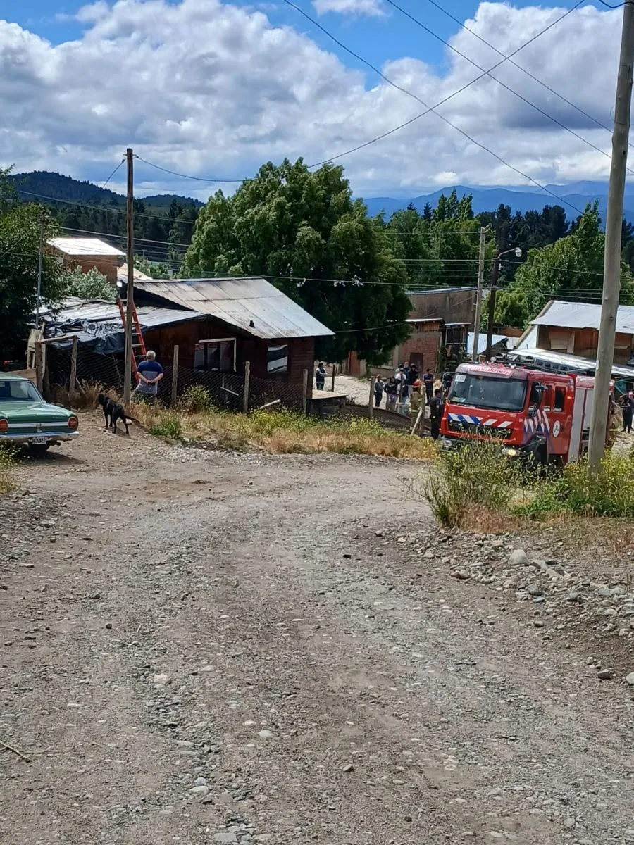 Logran extinguir un incendio de vivienda en el barrio Arrayanes ...